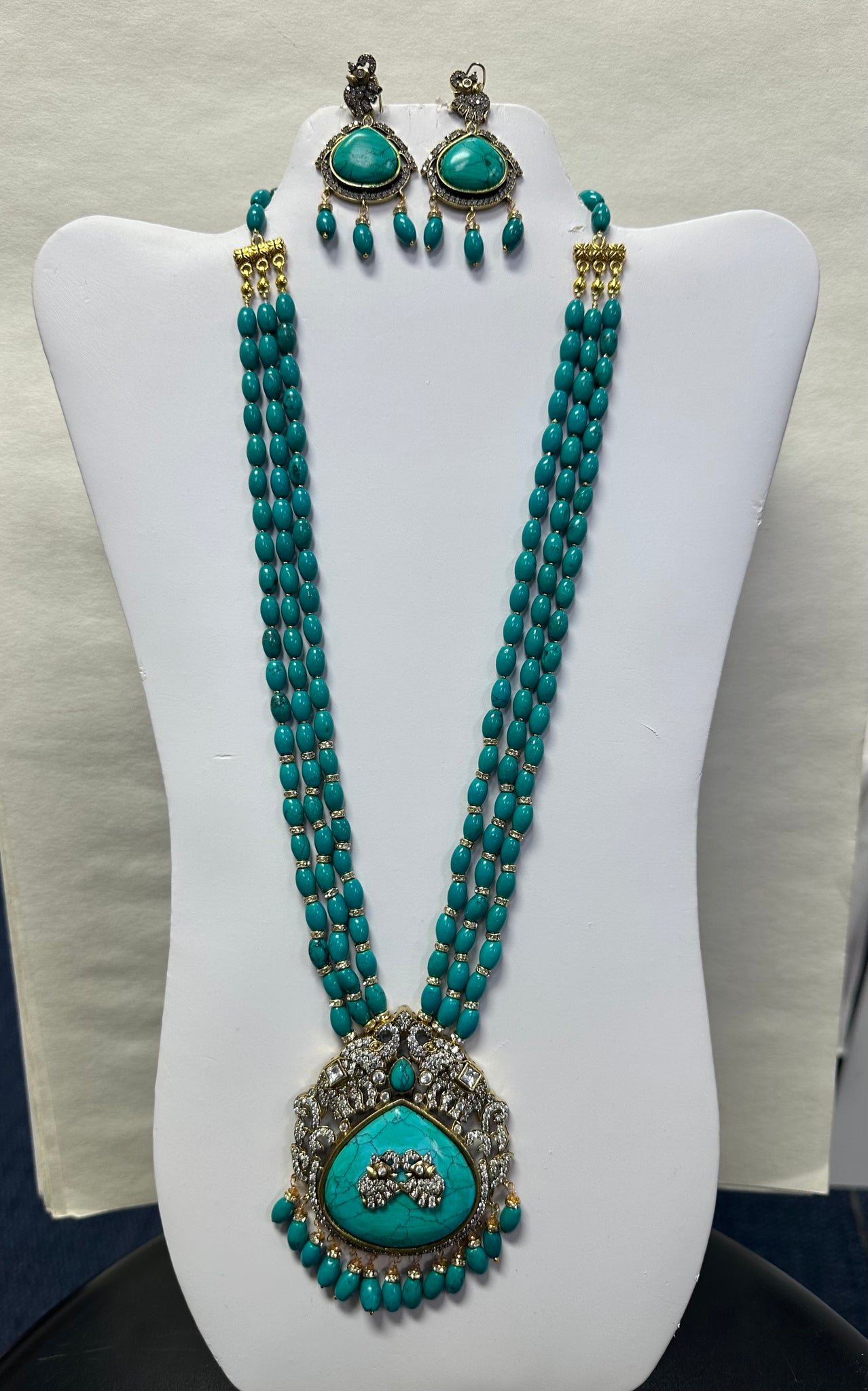Turquoise Beads Necklace Set With Victorian Pendant And Earrings(24k G ...